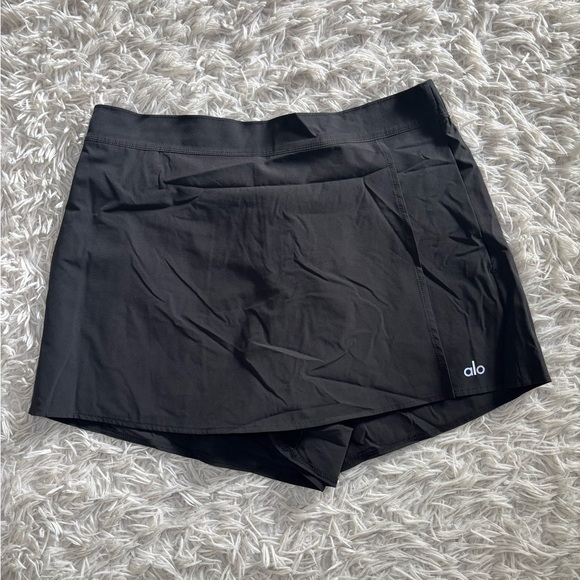 ALO Yoga | Shorts | Alo Yoga Clubhouse Skort Black Medium Nwot | Poshmark